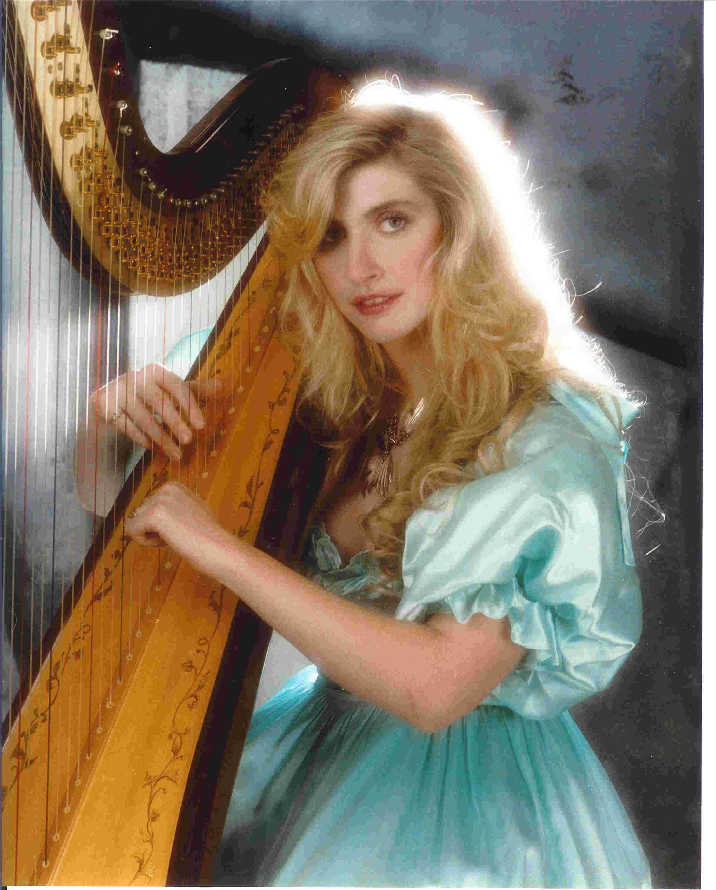 Opera and Harp by Moira Greyland - SFStation
